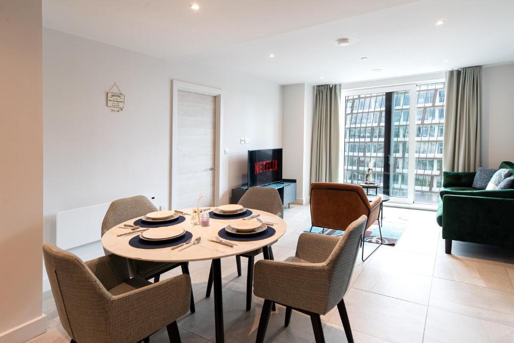 Modern 2 Bedroom City Centre Apartment w Balcony, Manchester (updated ...