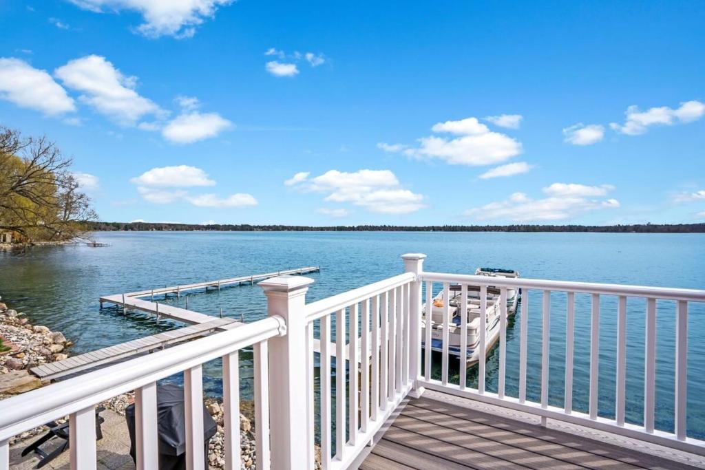 3 Units on Fife Lake with Hot Tub-Sleeps 18, Fife Lake (updated prices ...