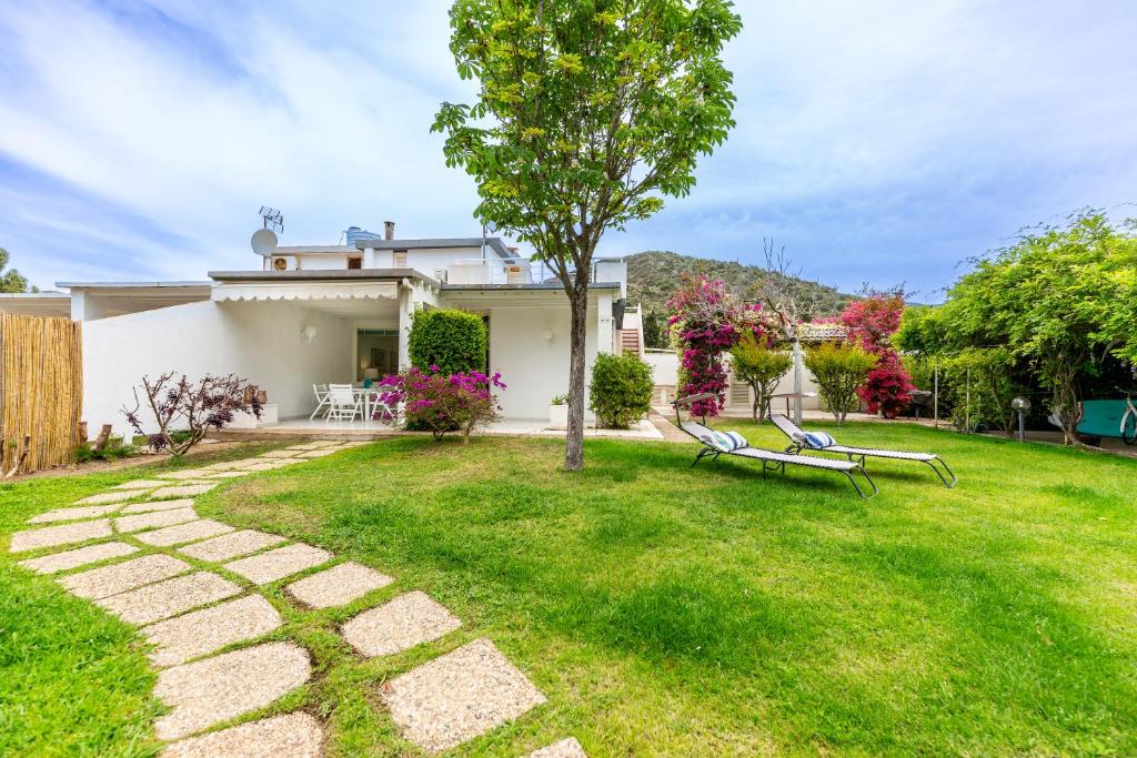 Villa Buganvillea near the beach, Maracalagonis (updated prices 2025)