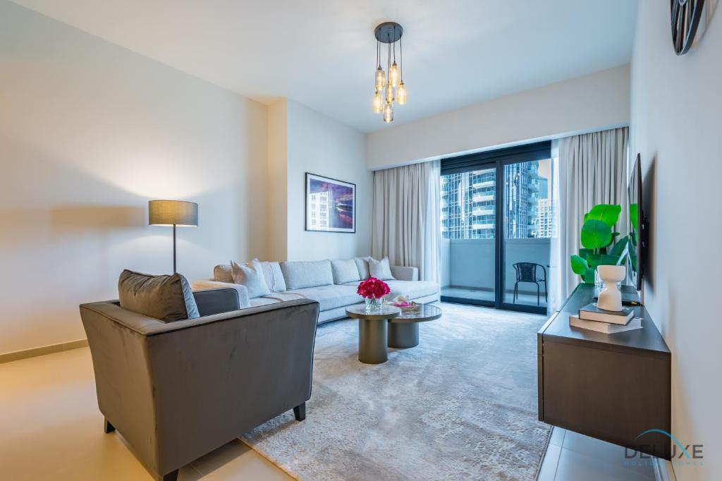 Luxurious 3BR Apartment with Assistant Room in Act One Act Two Tower 2 ...