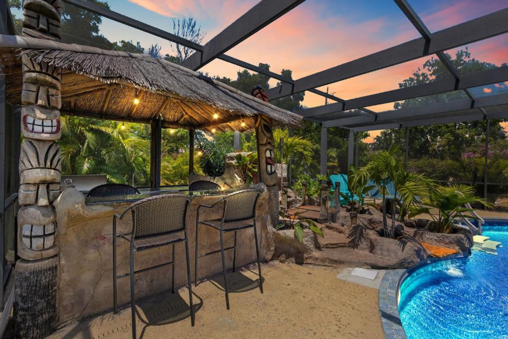 Tiki Time Waterfall Pool - Amazing location!, Cape Coral (updated ...