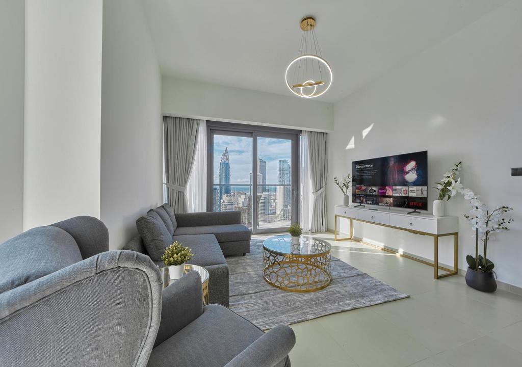 Majestic Act One 2BR 42nd floor- Downtown & sea view, Dubai ...