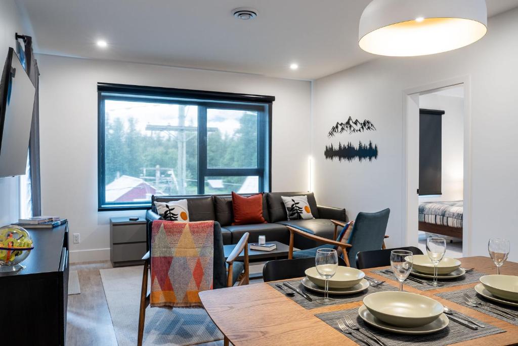 Summit Views Condo by Revelstoke Vacations, Revelstoke (updated prices ...