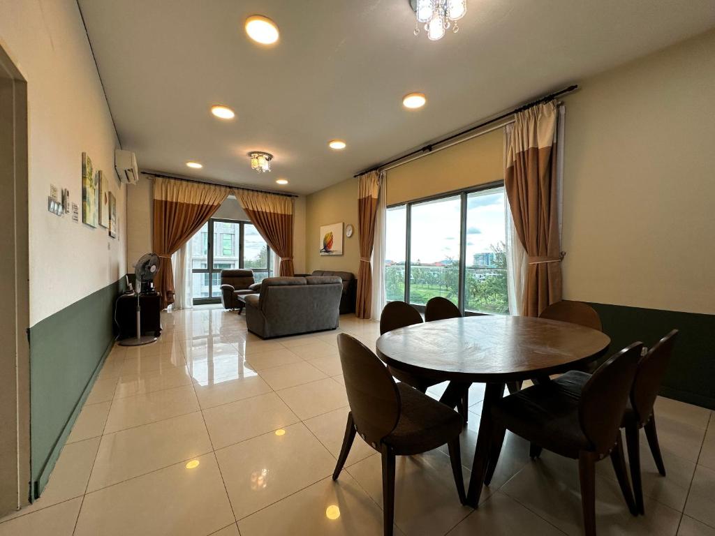 L Homestay THE LOFT IMAGO Spacious House Big Family, Kota Kinabalu ...