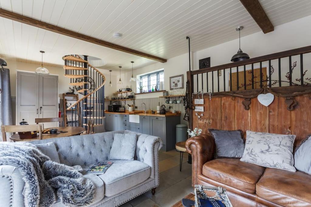 Luxury New Forest Barn, ideal for couples, Burley (updated prices 2025)