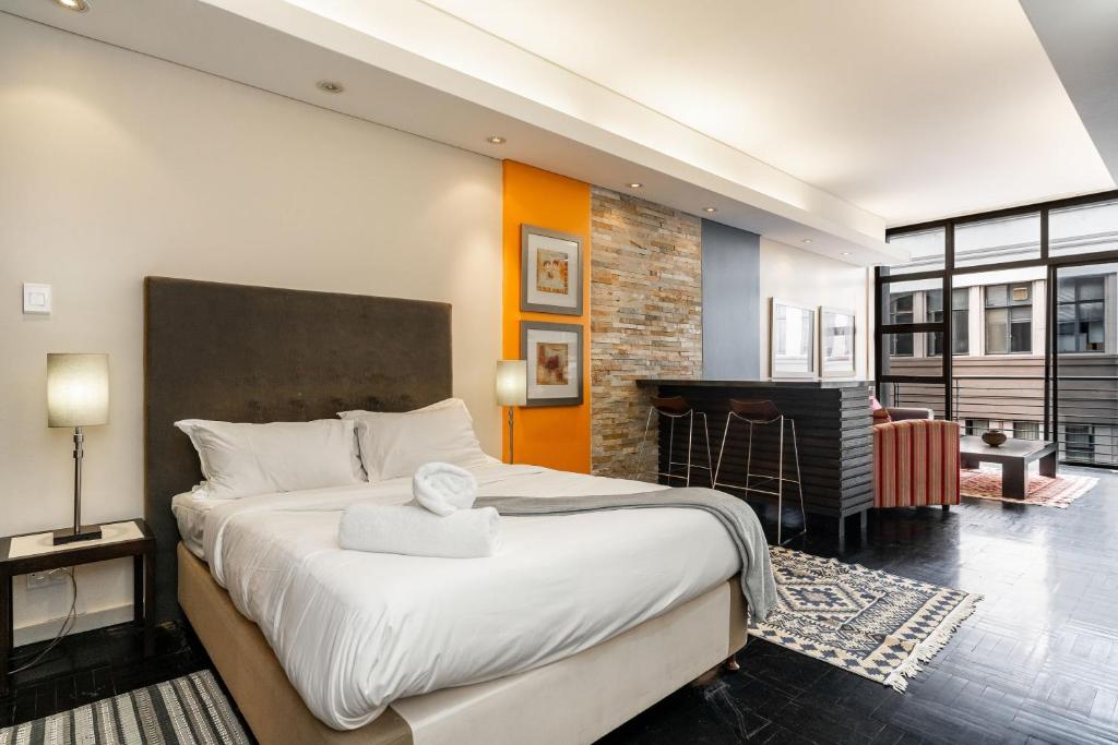 City Centre Spacious Studio Apartment with Pool, Parking, and Gym ...