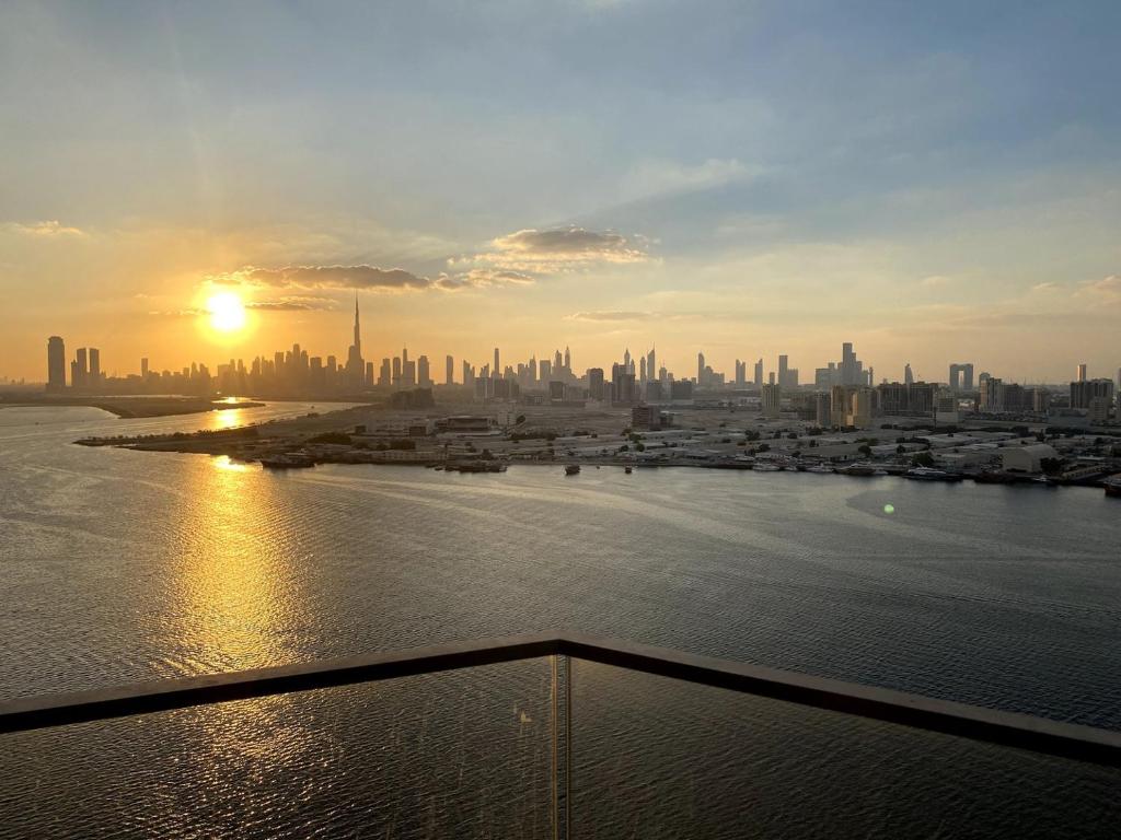 Stunning Burj Khalifa & Creek View, Dubai (harga terbaru 2025)