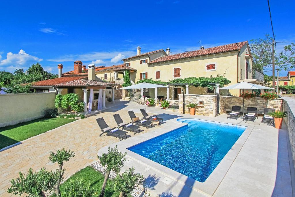 Villa Maria Tereza, exquisite villa, massage pool in a gorgeous garden ...