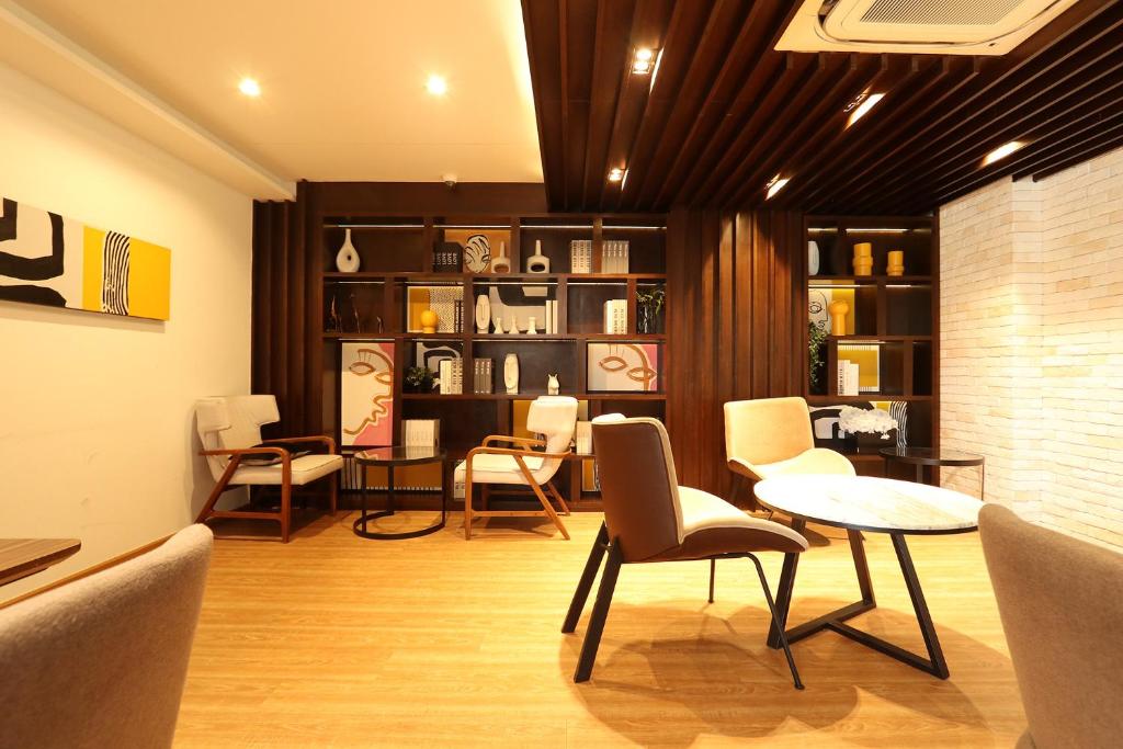 Maddox at BTS Onnut BTS Sukumvit line,Sukumvit50, Bangkok (updated ...