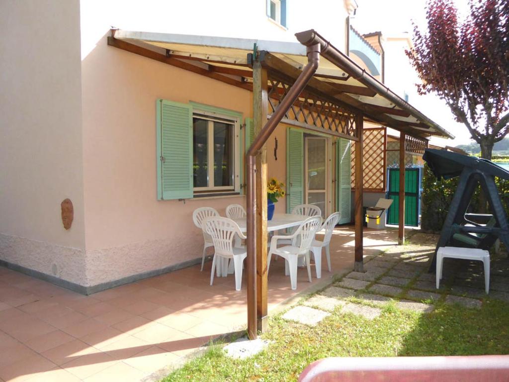 880 - Appartamento trilocale a Marcelli con portico e giardino ...
