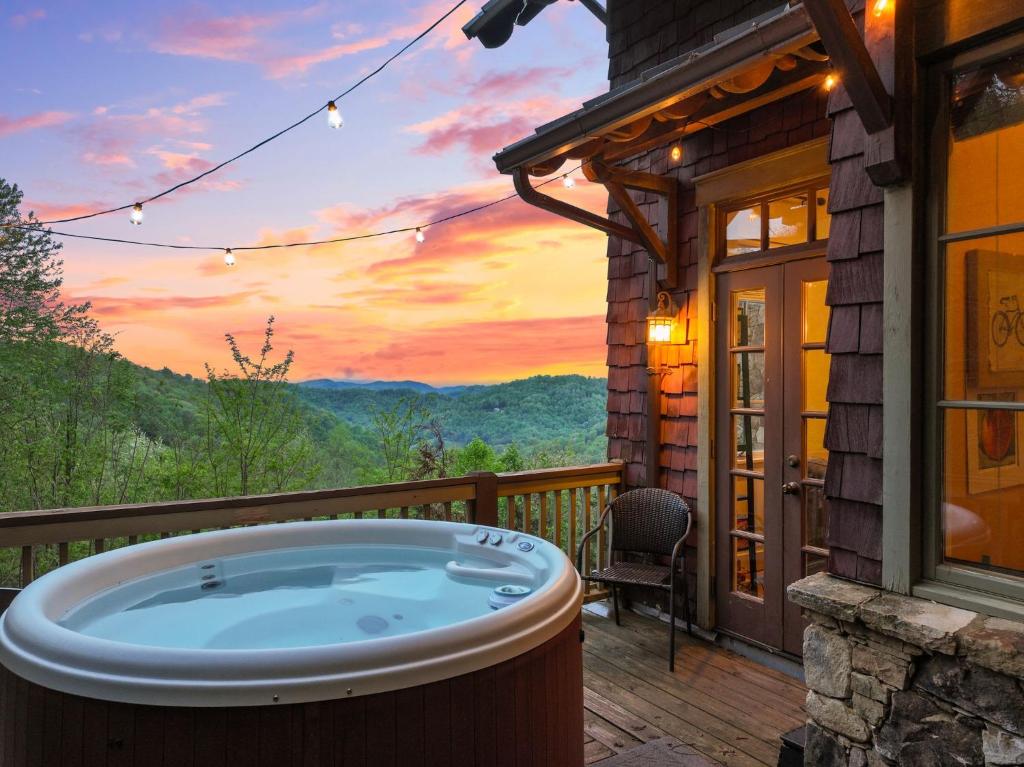 Mtn Views Hot Tub Close to Asheville, Swiss (updated prices 2025)