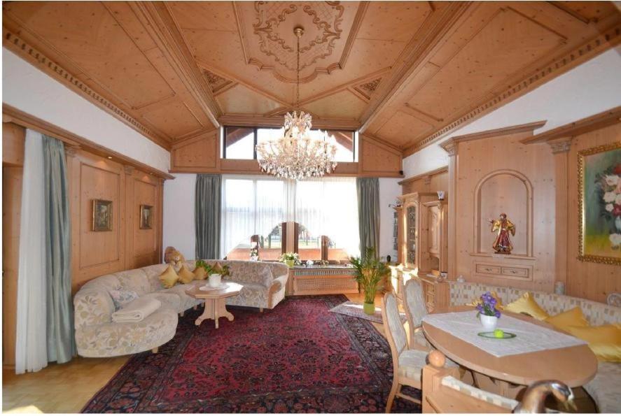 Begum's Palace in Munich - 120qm of Spacious Elegance, Unterhaching ...