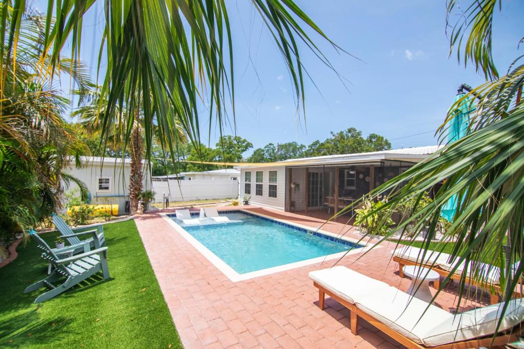 CasaHelena Poolside Paradise,Heated Pool,5min to Beach,IRB Clearwater ...