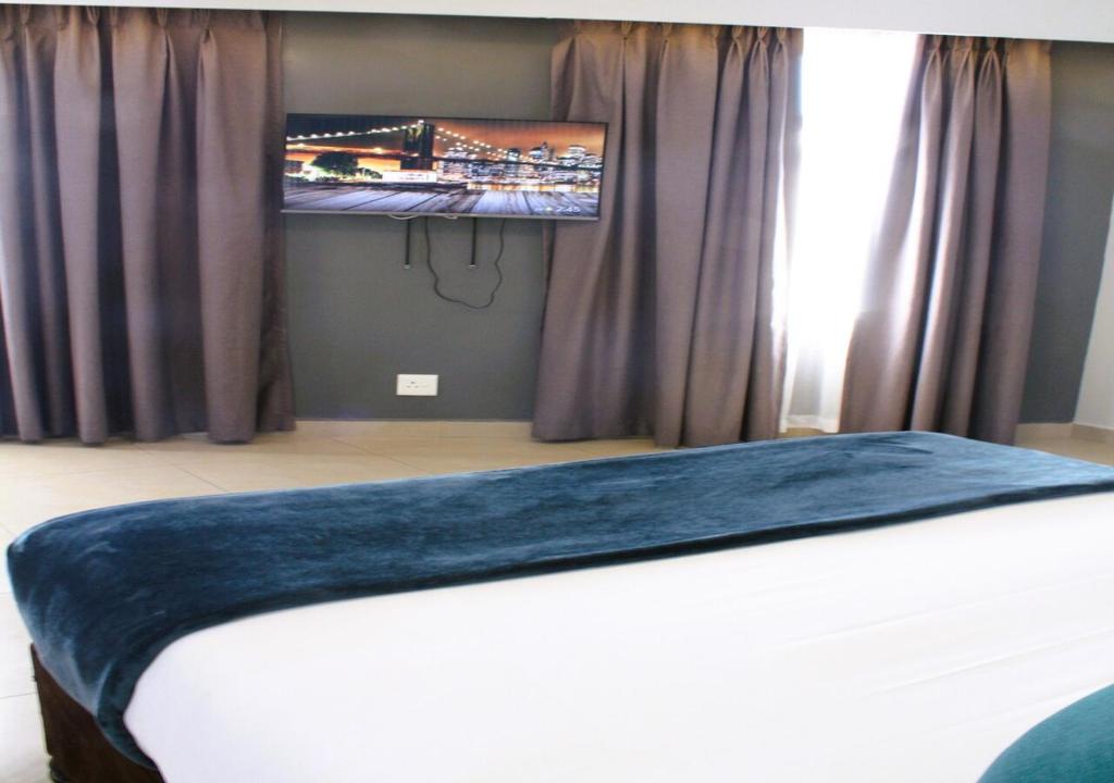 Bayside Self Catering and Hotel 14 Monty Naicker Pinestreet Durban ...