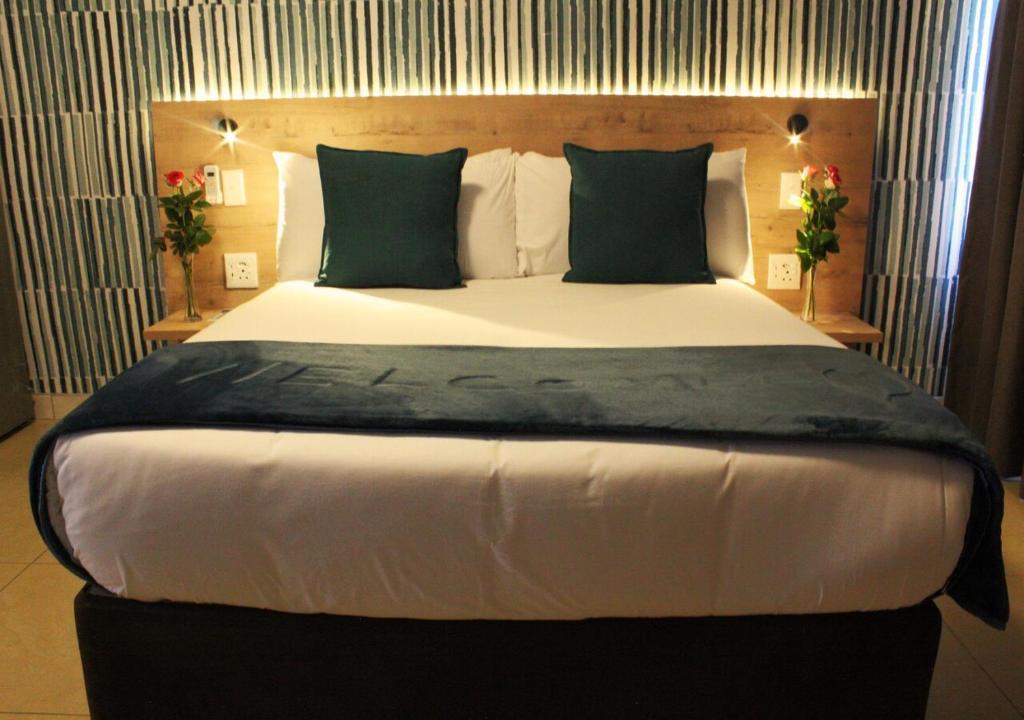 Bayside Self Catering and Hotel 14 Monty Naicker Pinestreet Durban ...