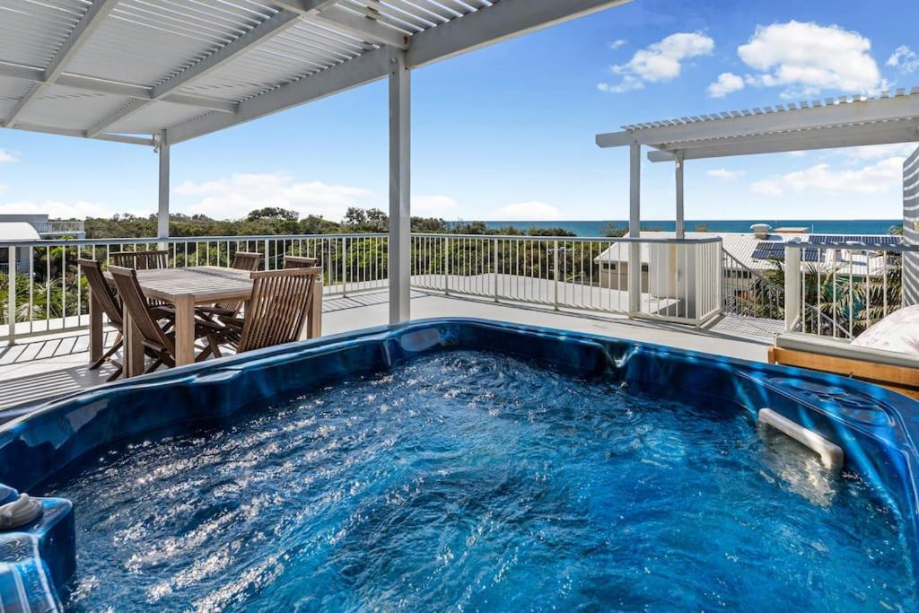 COASTAL ESCAPE - views rooftop terrace & jaccuzi, Marcoola (updated ...