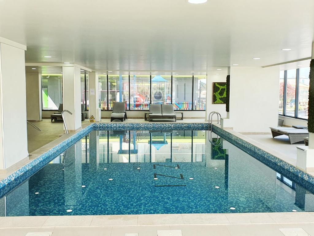 Crystal Bay 10 - Indoor Pool and Spa Beach Resort, Mamaia Nord ...