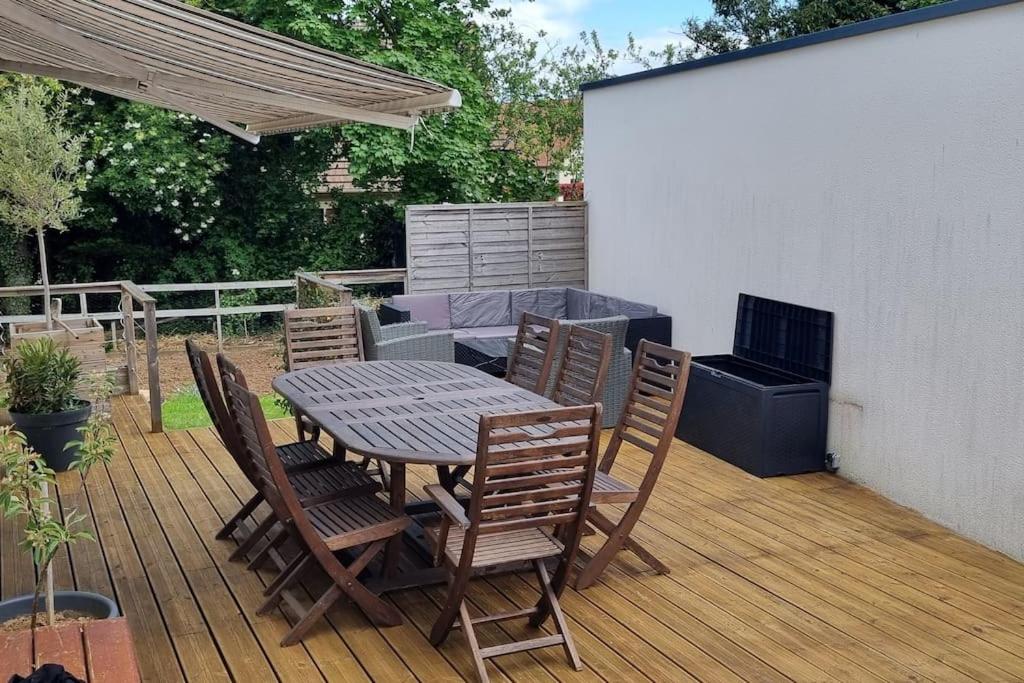 Beatles House with nice terrace, Soliers (updated prices 2025)