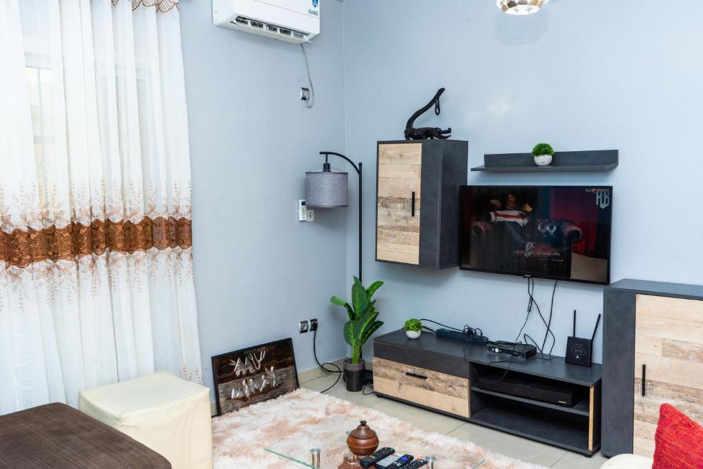 EG Studio-Carrefour ISTAMA-Sable Bonamoussadi, 0m from Road, cash or PayPal only, Douala ...