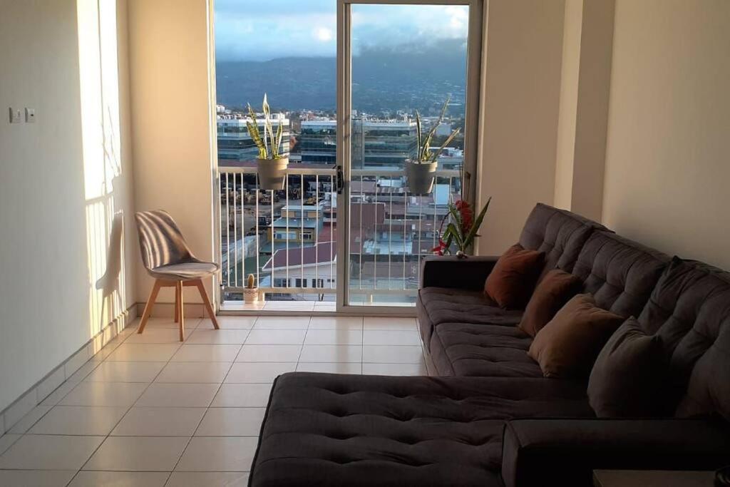 Grande con vista cerca de todo, La Caja (updated prices 2025)