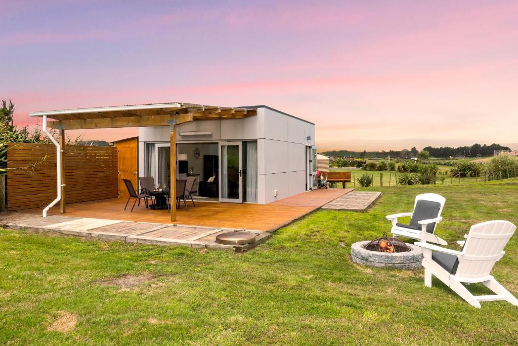 Waikawa Beach Pod, Manakau (updated prices 2026)