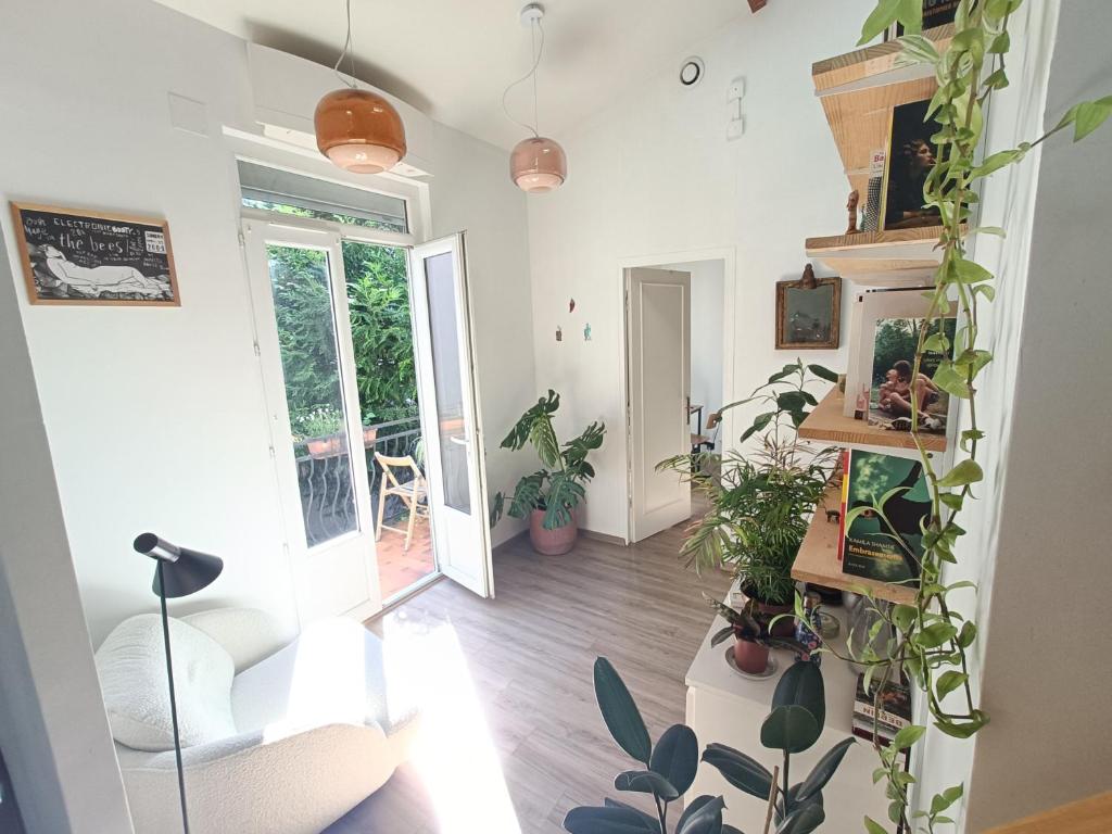 Loft cosy avec balcon et jardin, Aubervilliers (precios actualizados 2024)