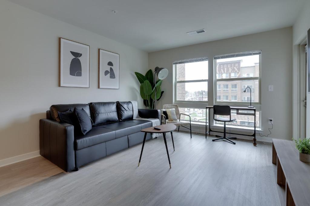 Charming Condo with Nice Amenities at Alexandria, Alexandria – Updated ...