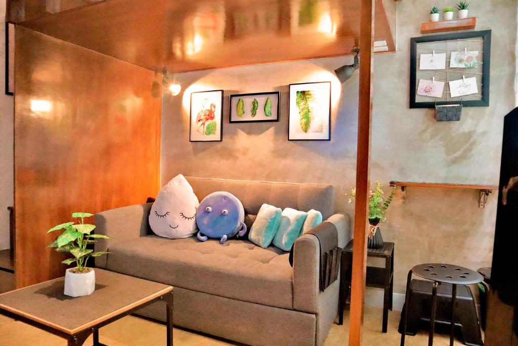 The Couch Potatoes, Manila (updated prices 2025)