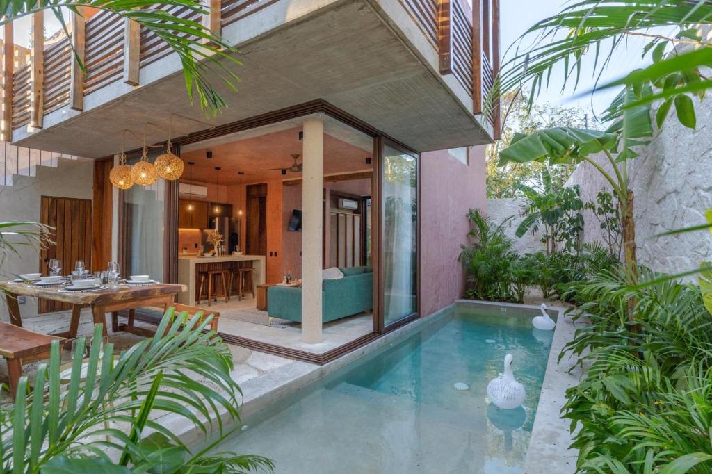 Primrose Jungle Paradise Villa, 3BRD, Island Shower, 2 Private Pools ...