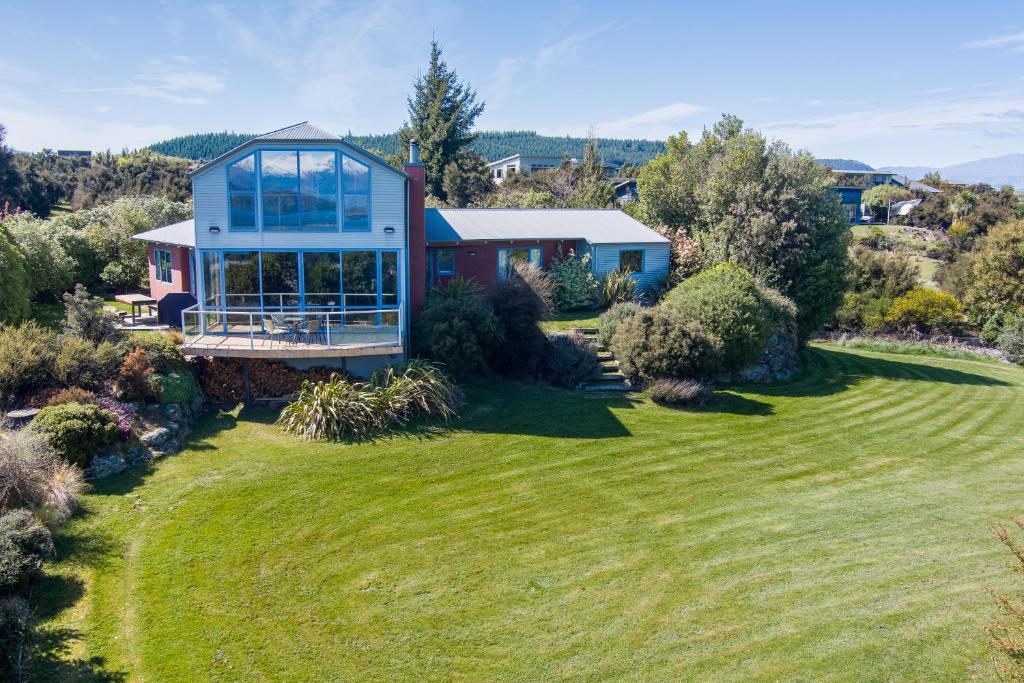 Tawhiri - tranquility, space and stunning views in paradise, Wanaka ...