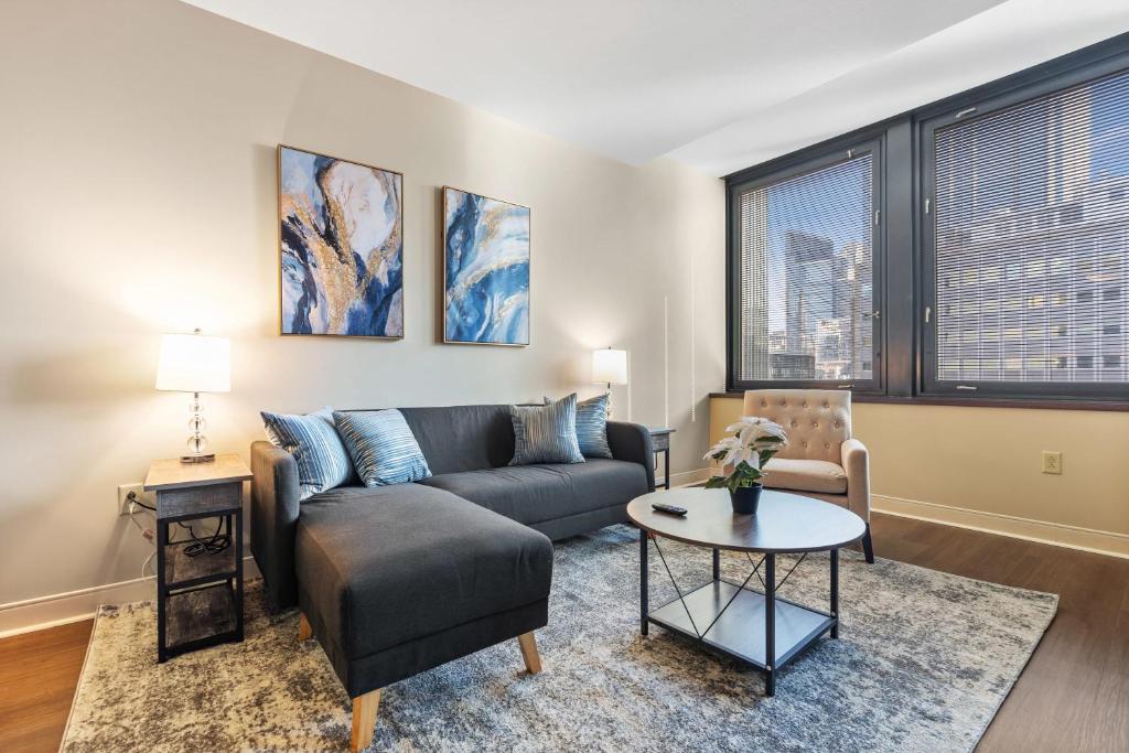 Elegant 1BD High Rise with City Views in DT Pitts, Pittsburgh (updated ...