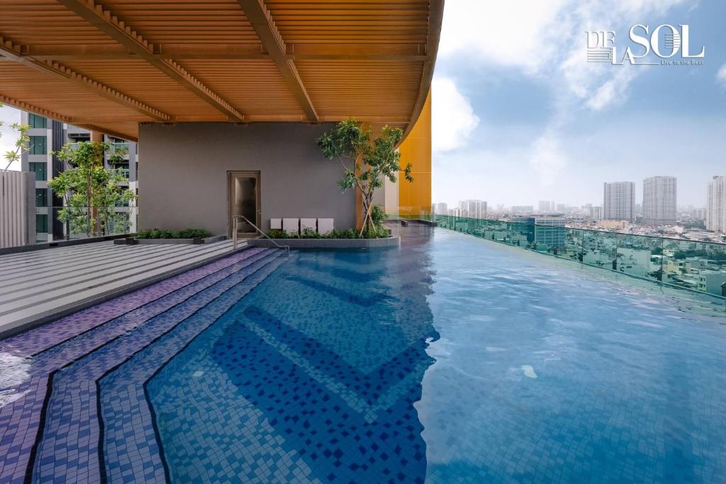 Luxury Delasol Studio- Free Infinity Pool- Near District 1- T-HOUSING ...