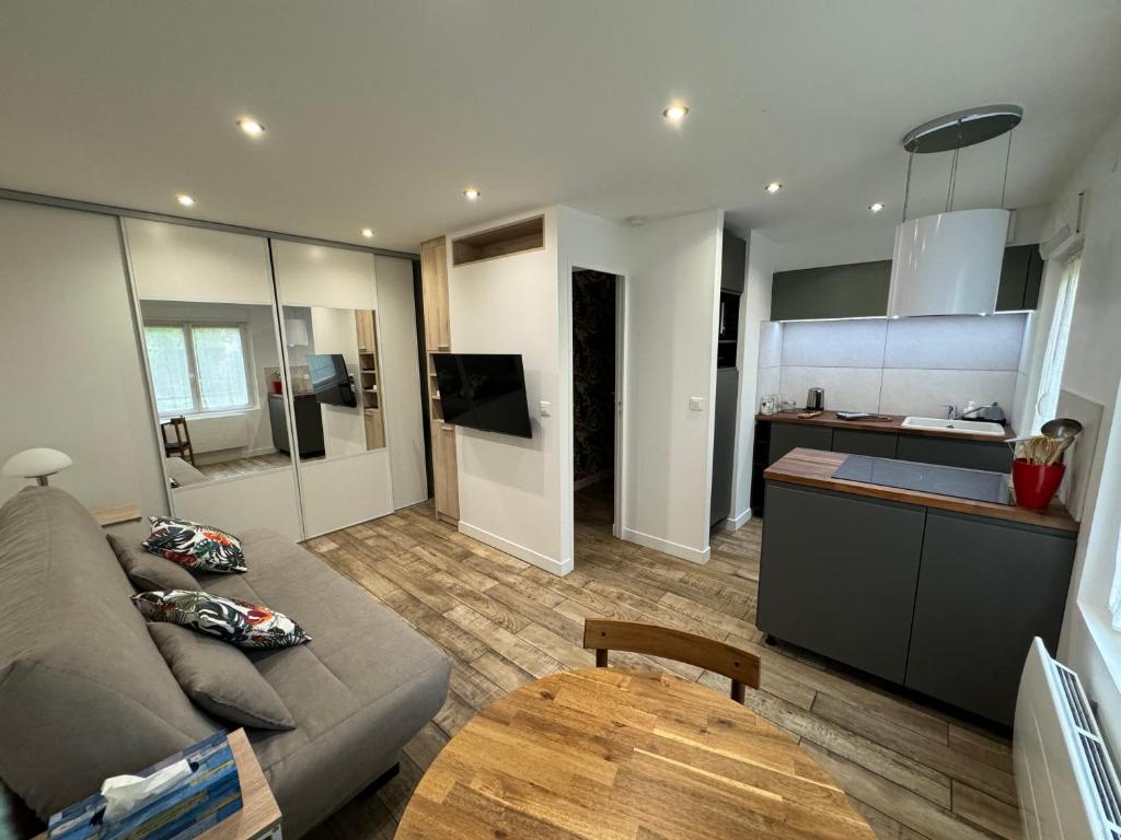 Beau Studio Moderne, Vaujours (updated prices 2025)