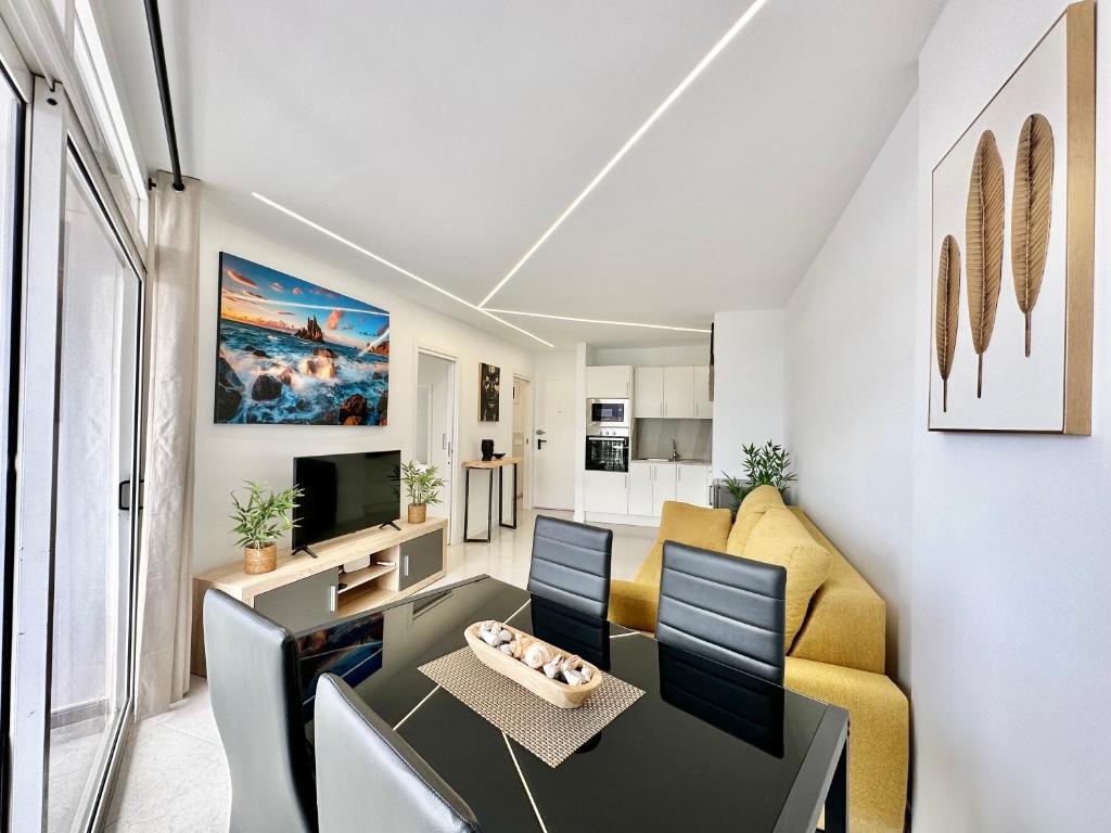 Torres de Yomely - M13E, Playa de las Americas (updated prices 2025)