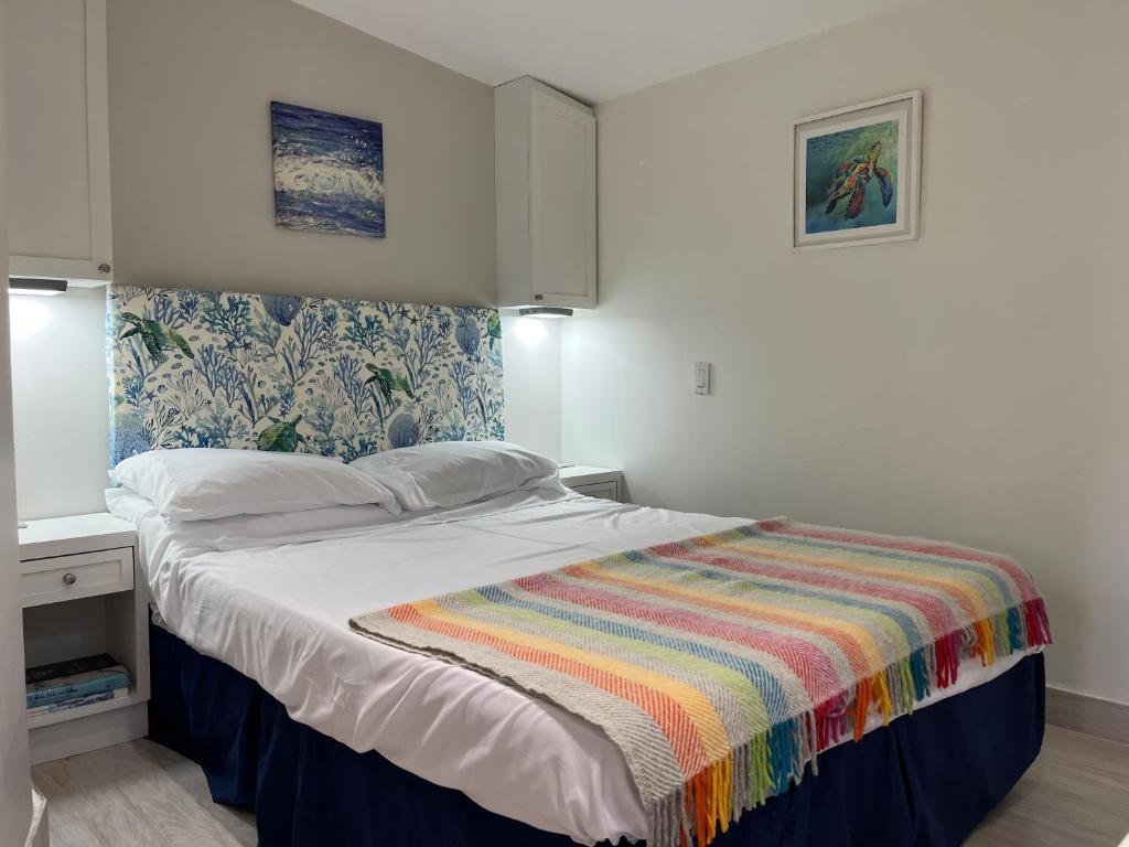 The Pod, access to Pool & Beach Club, Sunset Crest, Saint James ...