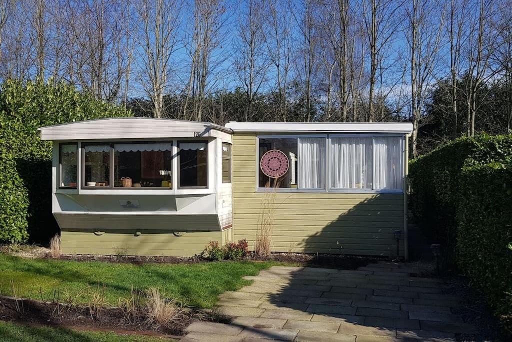 Tiny House De Bezige Bij, De Pol (preços atualizados para 2024)