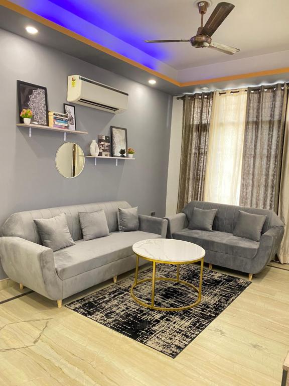 Cuzzie Hospitality, Noida (updated prices 2025)