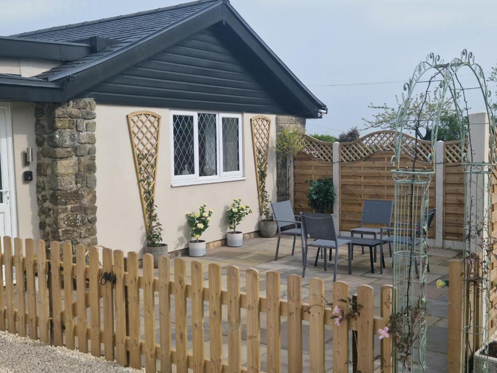 Moor Farm Cottage, Chesterfield (updated prices 2026)