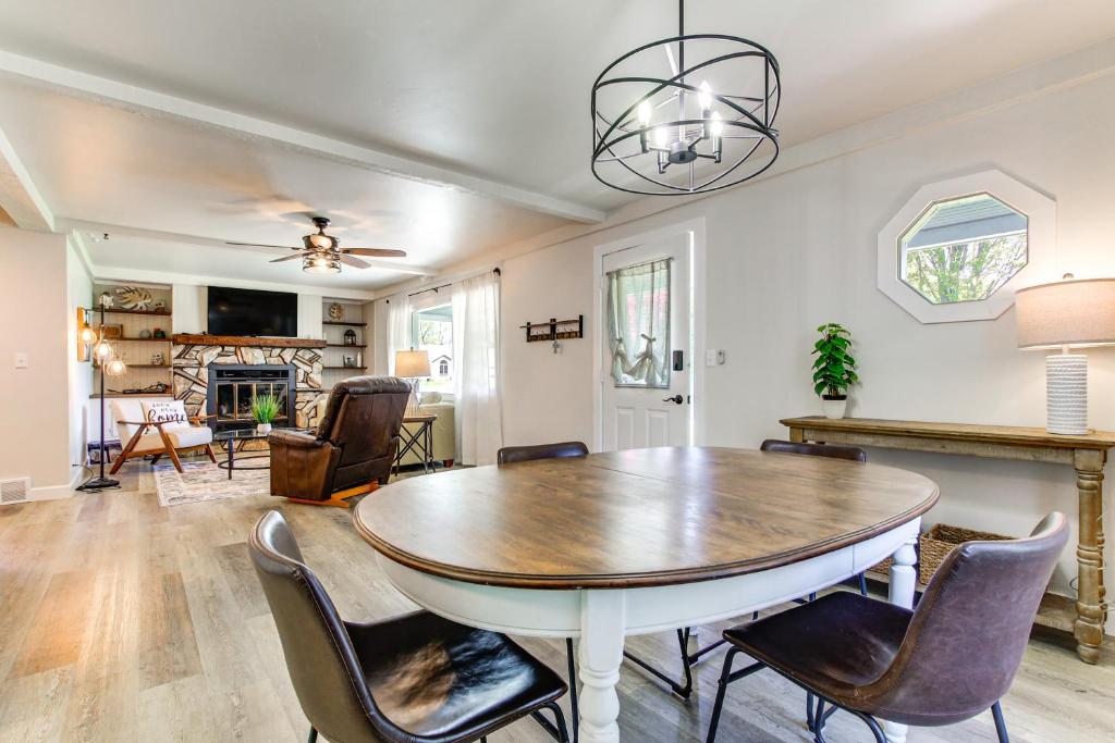 Charming Appleton Getaway about 3 Mi to Downtown!, Appleton (updated ...