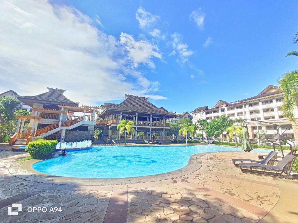 Sam One Oasis Condo Behind SM Mall with WIFI & Pool, Davao City ...