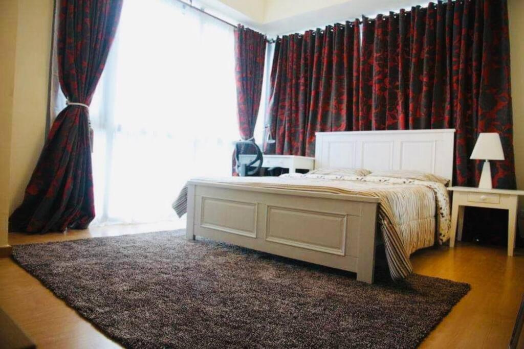 BGC Hotel-Like Staycation/Workcation with a View, Manila (updated ...