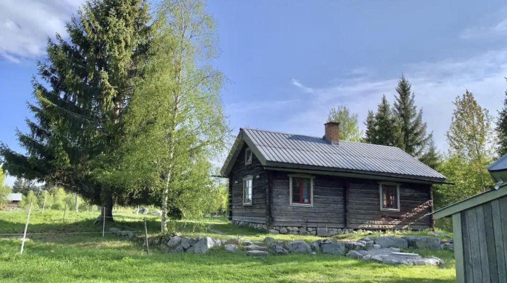 Log Cabin from 1820s with wood-heated sauna, Hassela (updated prices 2024)