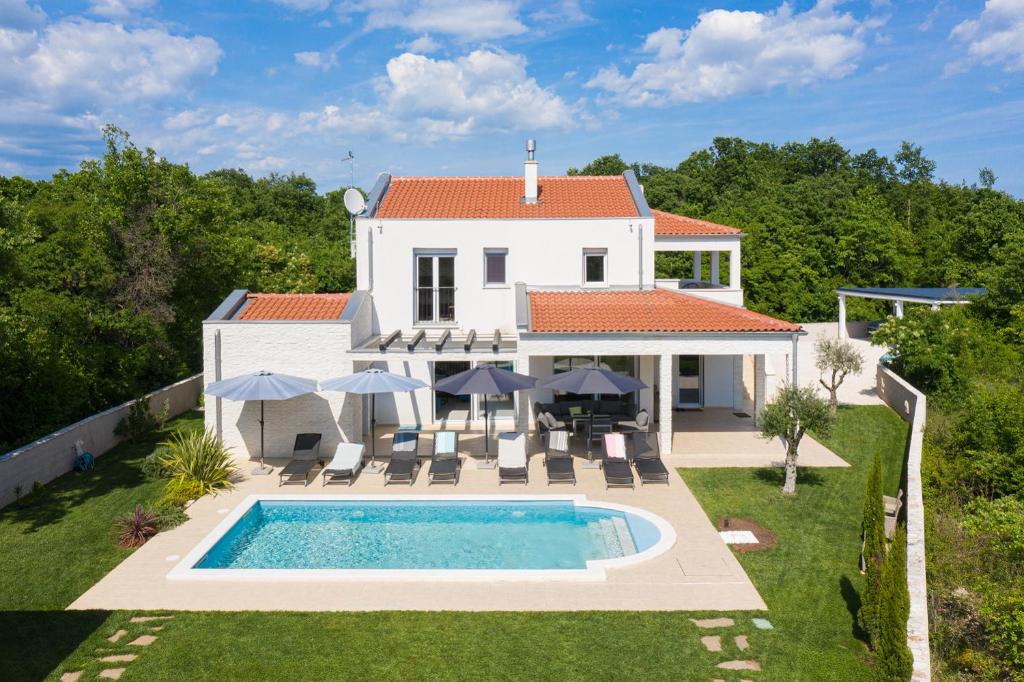 Villa Unica for 8 People in Central Istra, very quiet and luxurious ...