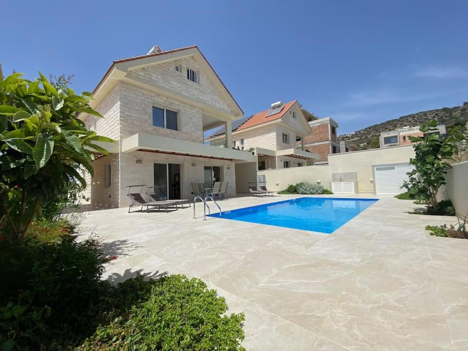 Brand new 4 bedroom villa in Palodeia, Palodhia (updated prices 2025)