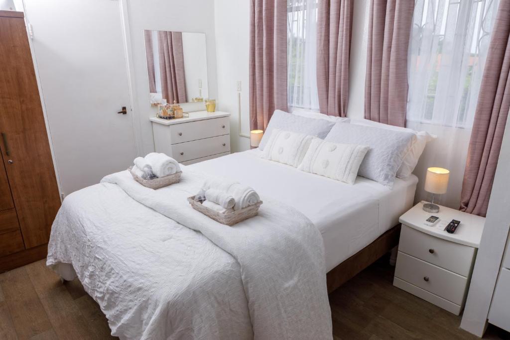 CoZstay- full equipped room, small studio, Julianadorp (updated prices ...