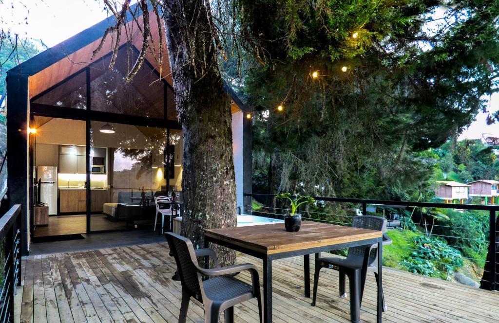 Tree House, Cabaña privada con Jacuzzi, Guatapé (updated prices 2025)