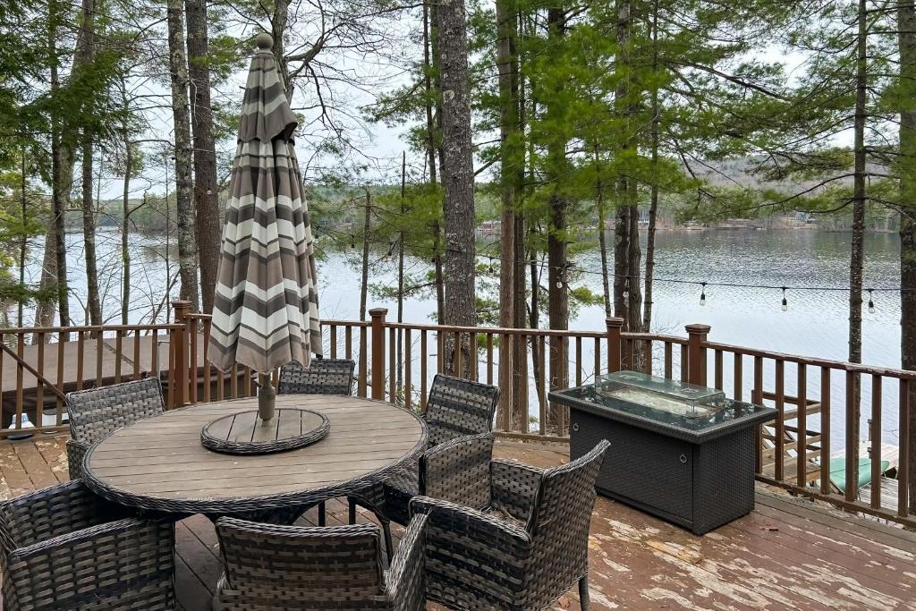 Pine River Pond Lakefront, Wakefield (updated prices 2025)