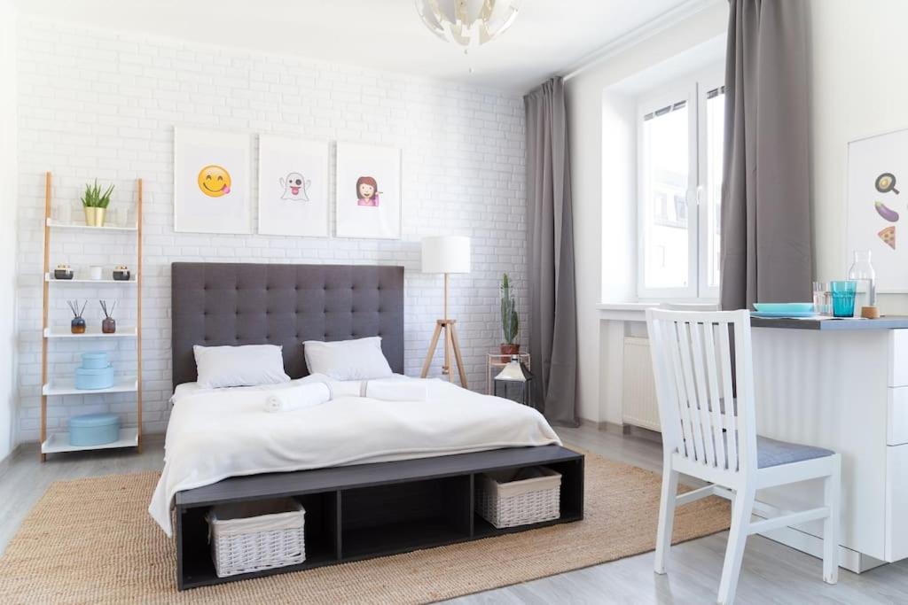 Wonderful EMOJI studio in oldtown, street parking, Bratislava (updated ...