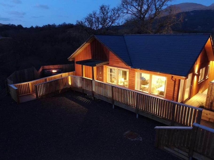Hot tub lodge with stunning view, Taynuilt (updated prices 2026)