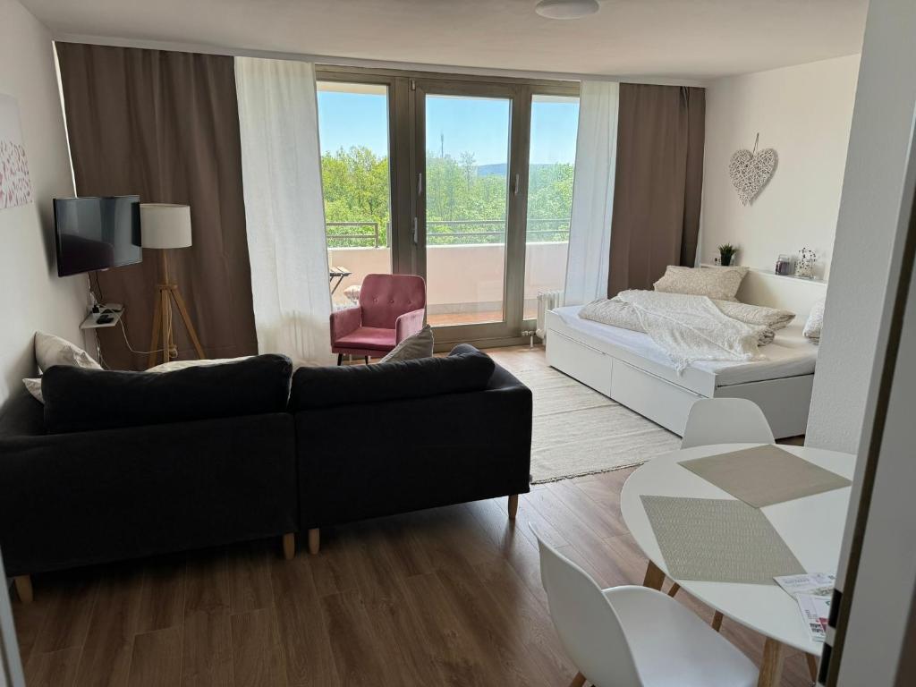 1 Zimmer Wohnung mit Balkon und Küche, Bayreuth (updated prices 2025)